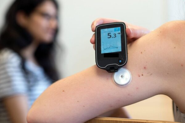 8 Uses of Smart Wearable Medical Devices in Everyday Practice ...